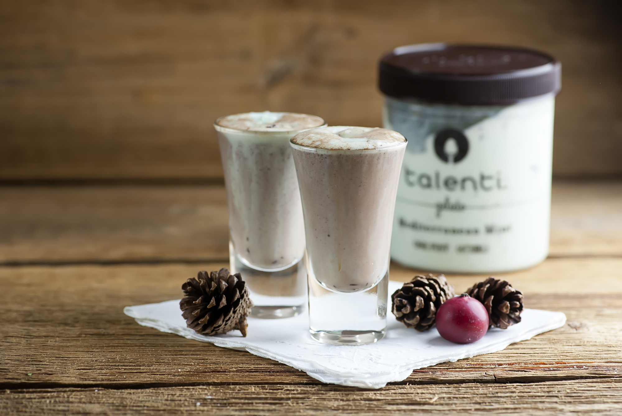 Mint Chocolate Chip Hot Cocoa Floats - Framed Cooks