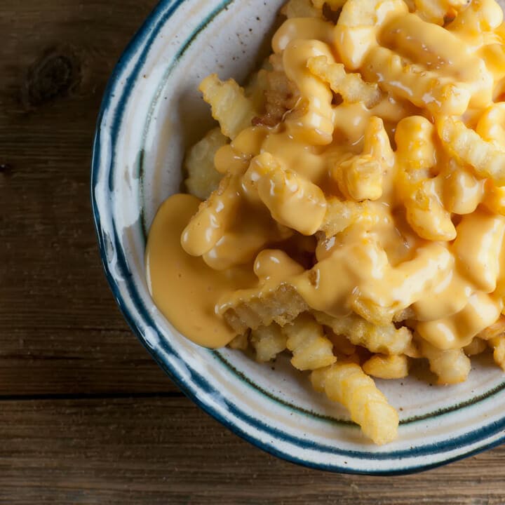 Macaroni and Cheese Pizza - Framed Cooks